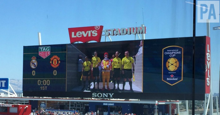 Capitalist wet dream: Ronald McDonald meets Man United - Football365