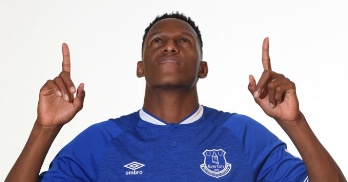 Everton chief explains how Barcelona 'used' Man United - Football365