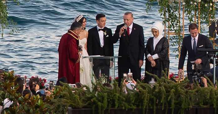 Ozil marries with Turkey president Erdogan as best man - Football365