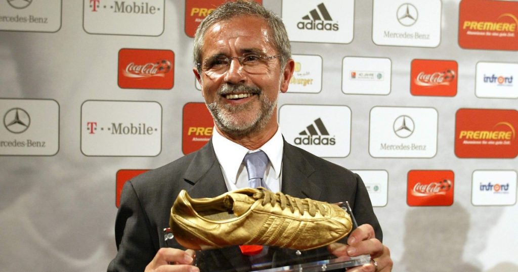 Former Bayern Munich striker Gerd Muller has died aged 75, the club confirm
