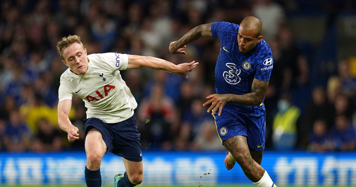 Brazilian winger extends his contract with Chelsea before leaving to ...