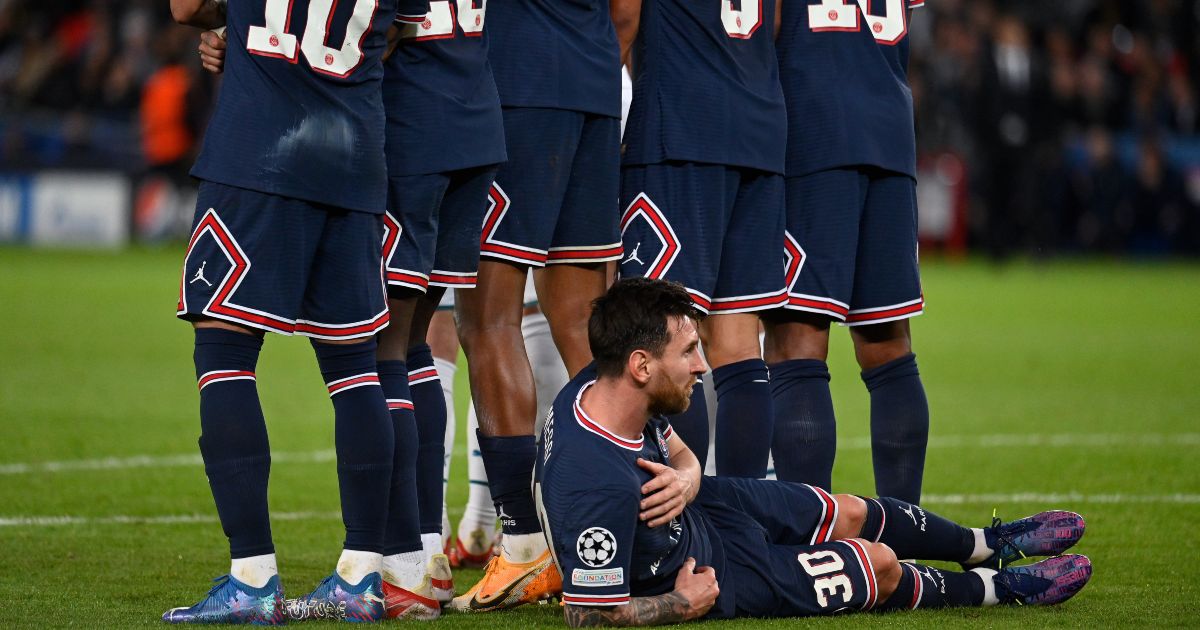 Ferdinand says 'no' ten times after Pochettino shows Messi 'disrespect'