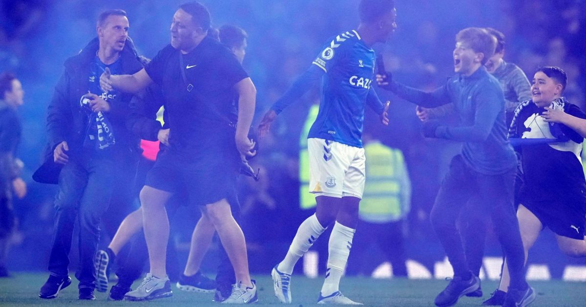 'Suck it', say Everton fans in the Mailbox. Toffees are going for ...