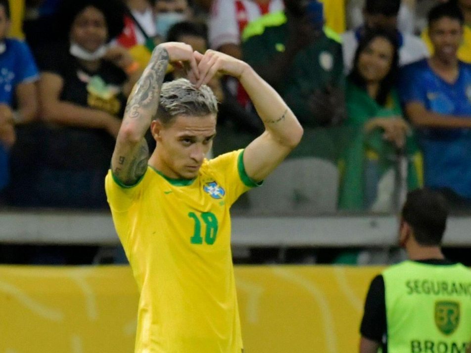 Antony signs for Man Utd and becomes the fourth most expensive signing ...