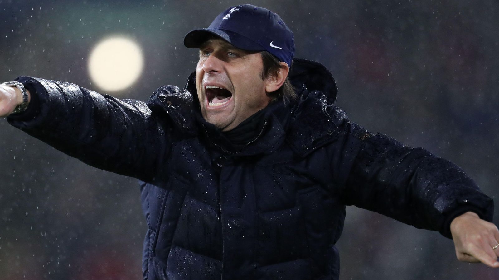 Tottenham 'in talks' over £20m contract to make Conte 'the best-paid ...