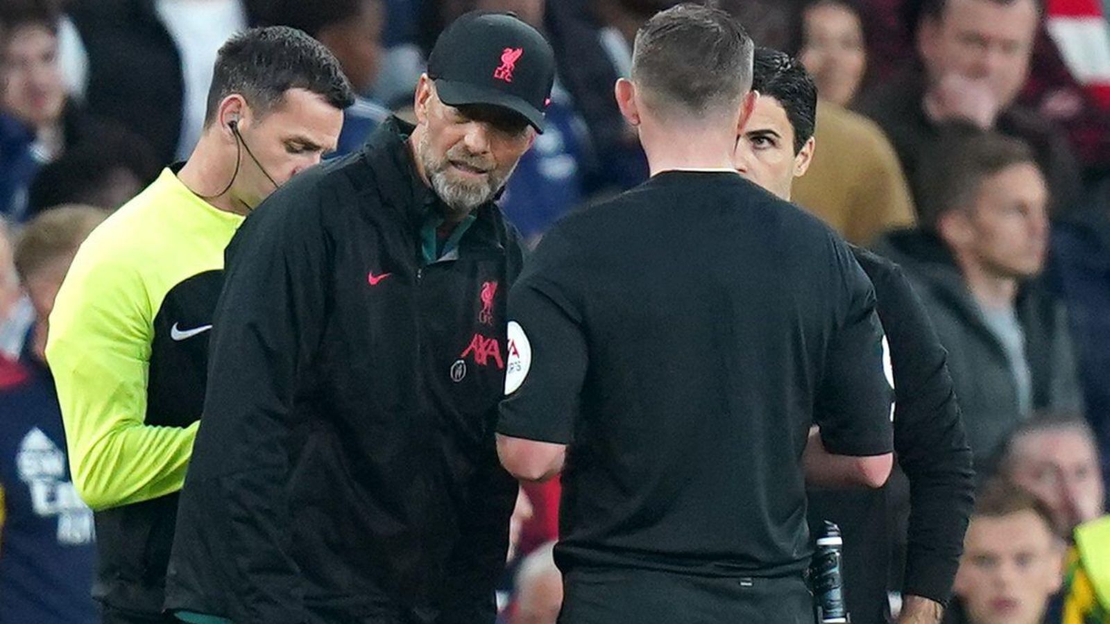 Klopp accuses Arteta of influencing the referee after Liverpool lose to Arsenal