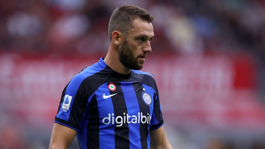 Tottenham 'frontrunners' to sign defender at 'knockdown price'; move for Barcelona man is a ...