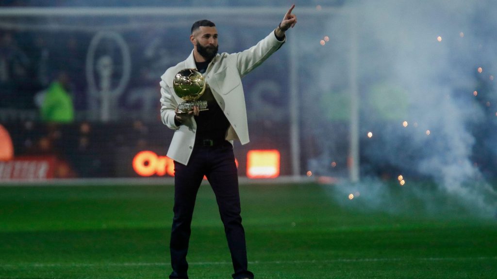 Man Utd offer 'crazy salary' to Ballon d'Or holder Benzema after huge ...