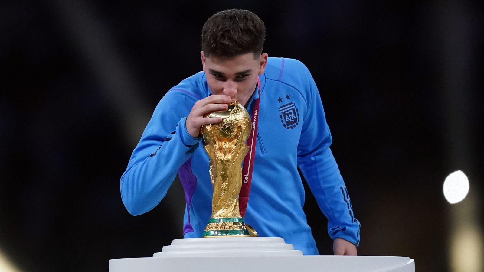 Man City boss Guardiola reacts to new deal and congratulates Alvarez ...