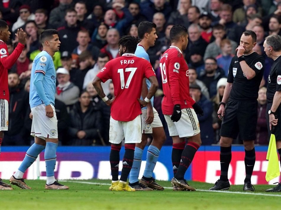 Marcus Rashford starring in One Man And His Ball shows the offside law ...