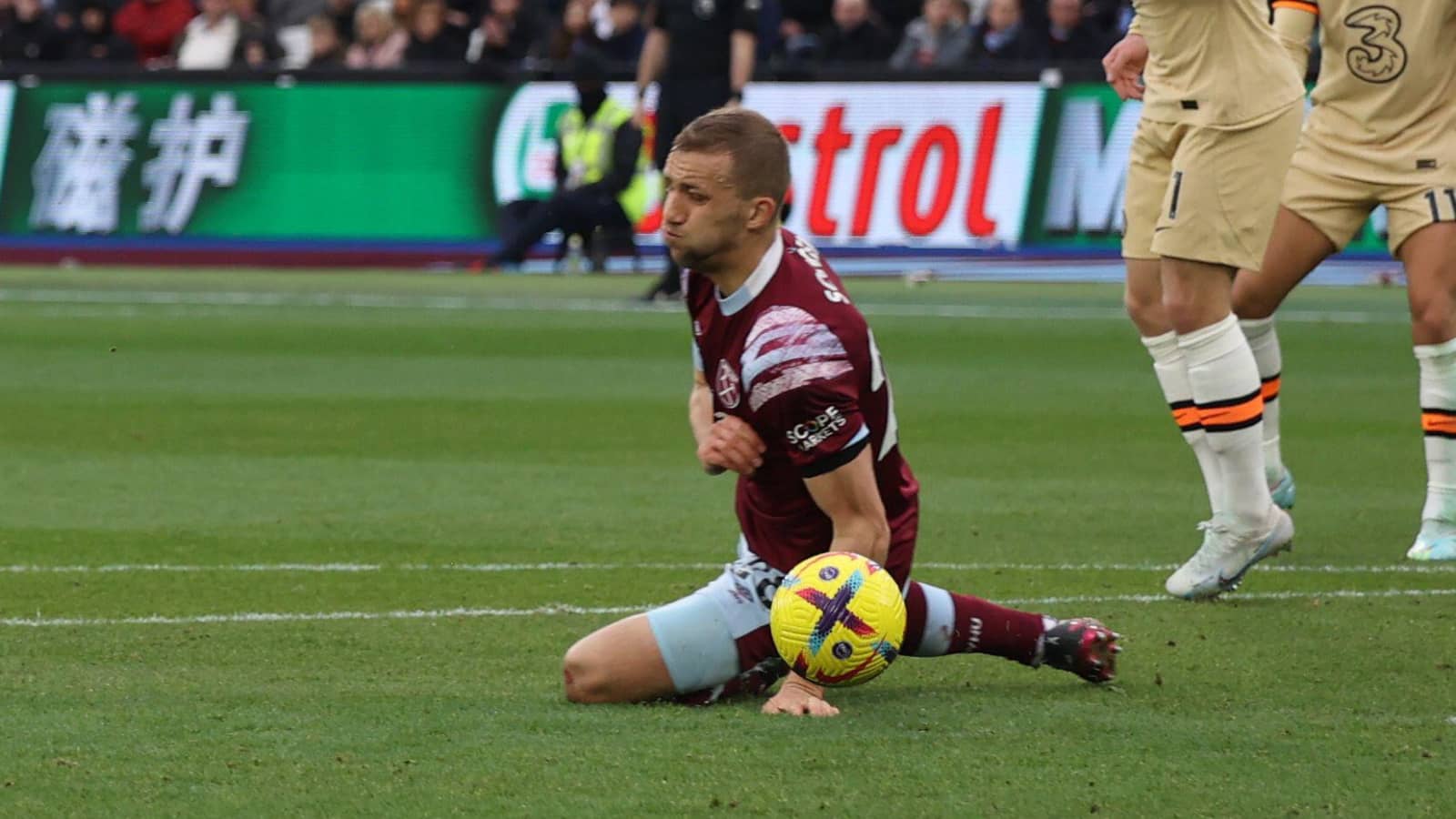 VAR receives flak as pundit 'bemused' by 'most obvious penalty ever ...
