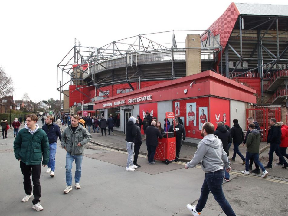 Charlton suffer yet more boardroom rancour and legal threats as Peter ...