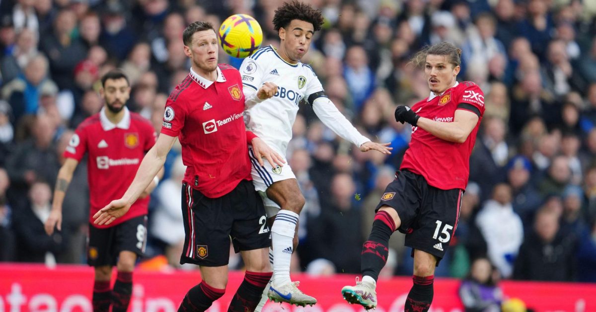 Man Utd 'playing with ten men' as Gary Neville claims attacker was ...