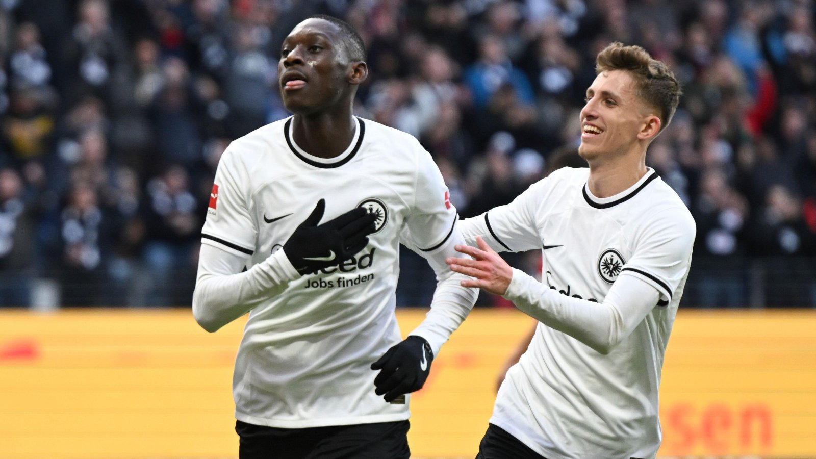 Arsenal, Liverpool start 'poker' match as PL duo 'make contract' over ...