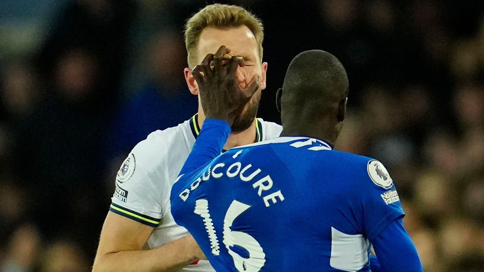 Carragher, Murphy call out 'embarrassing' Kane for fall as Neville ...
