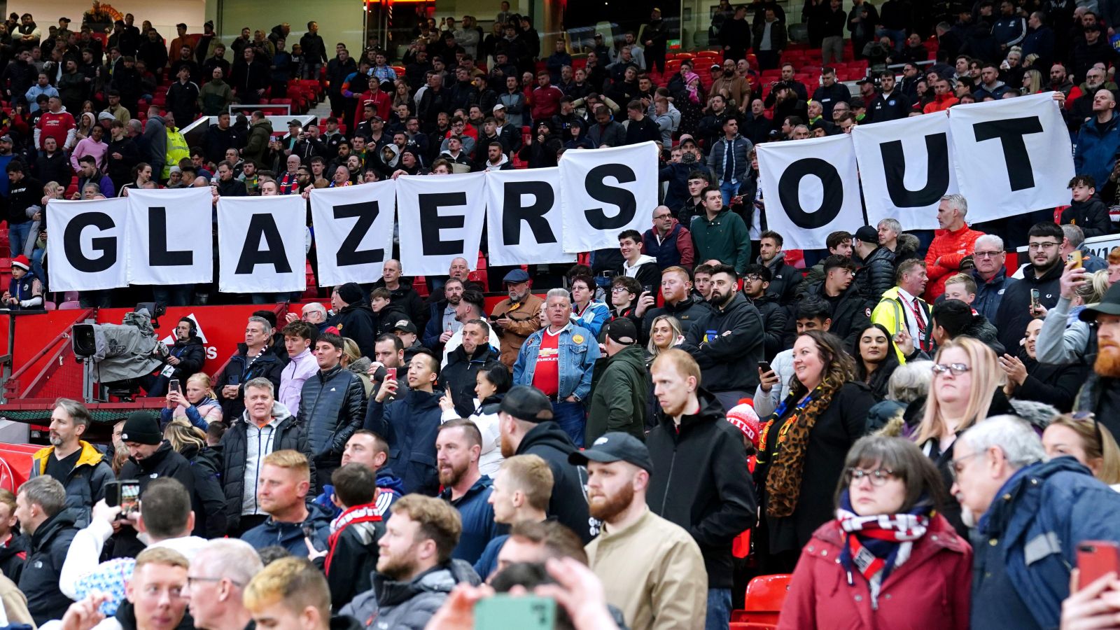 Man Utd takeover 'in final stages' with £6bn 'announcement weeks away ...