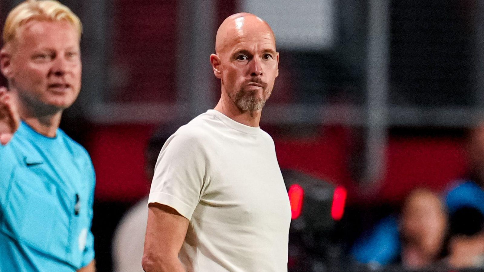 Manchester United arrange 'showdown talks' with expensive winger who ...