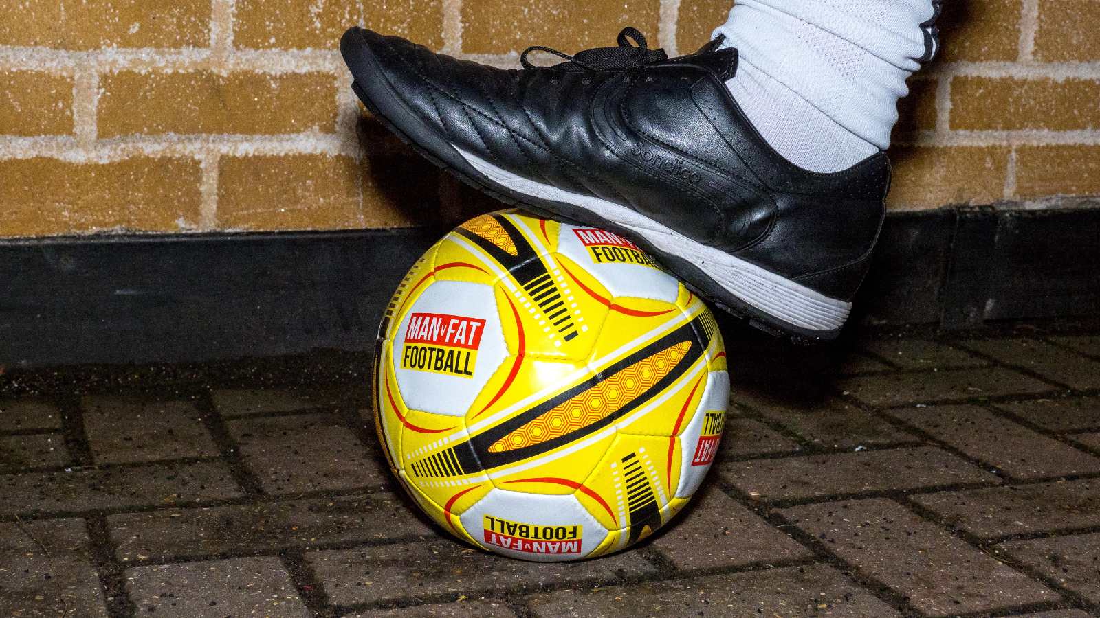 MAN v FAT Football players gather at Wembley as men-only weight-loss ...