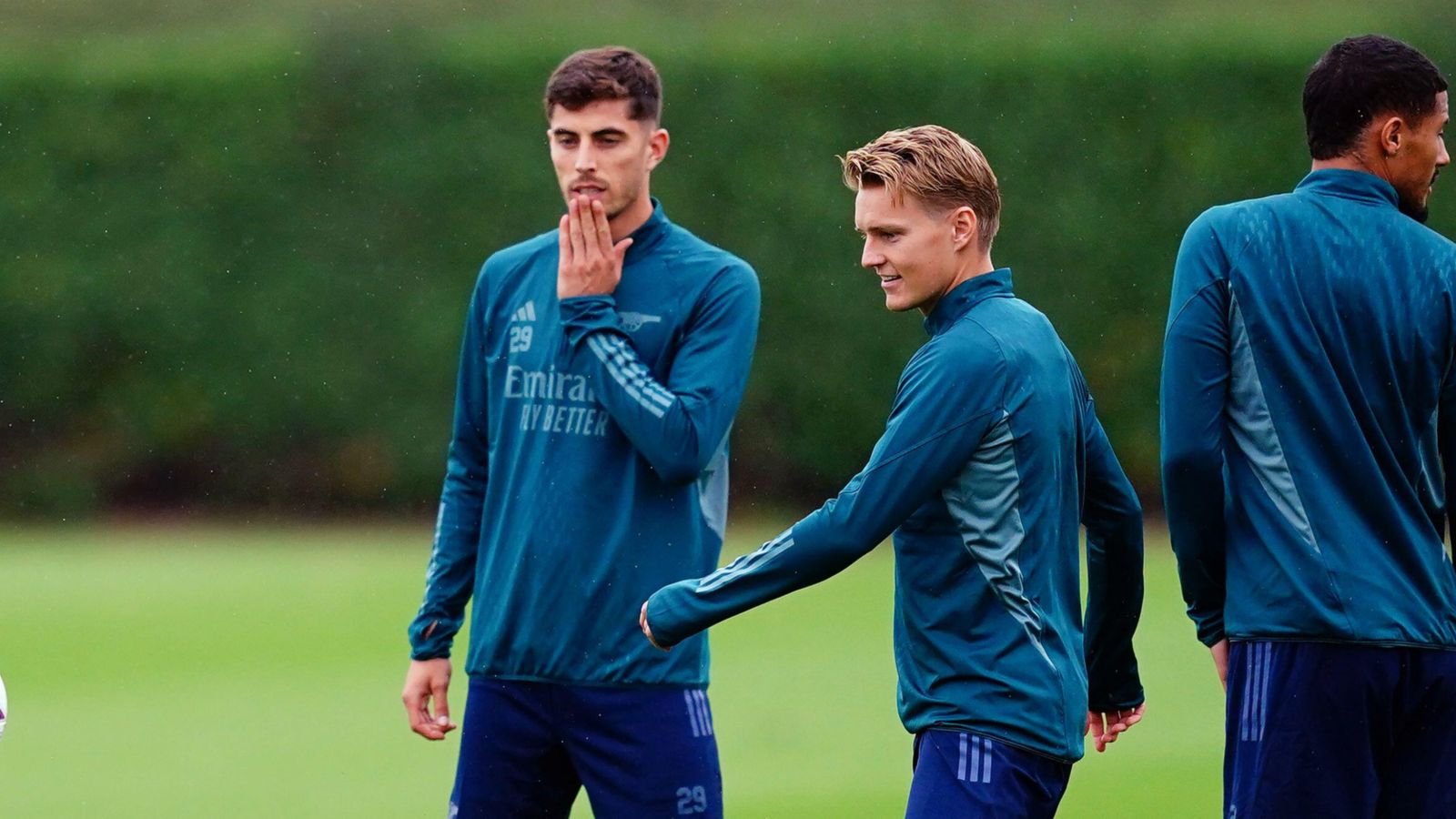 Arsenal 'getting fed up' with €75m star; ex-Chelsea midfielder's departure 'close' as Arteta ...