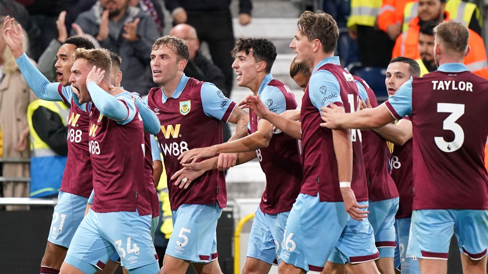 Luton Town 1-2 Burnley: Larsen, Foster score as Kompany's side earn ...