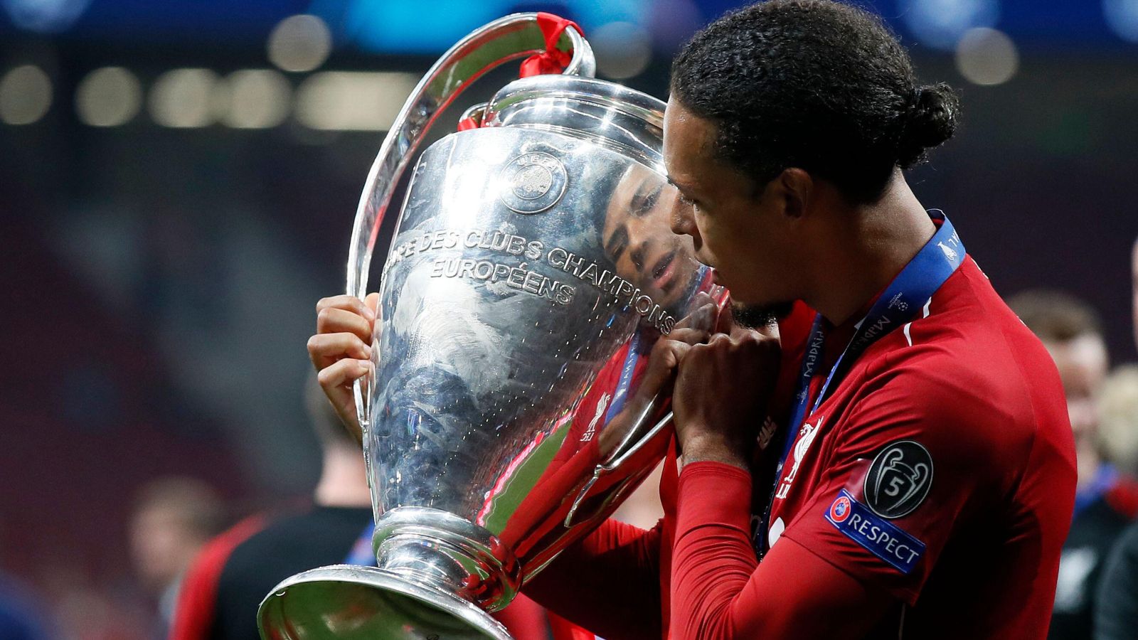 'Van Dijk is the best defender ever' - ex-Man Utd man explains huge ...