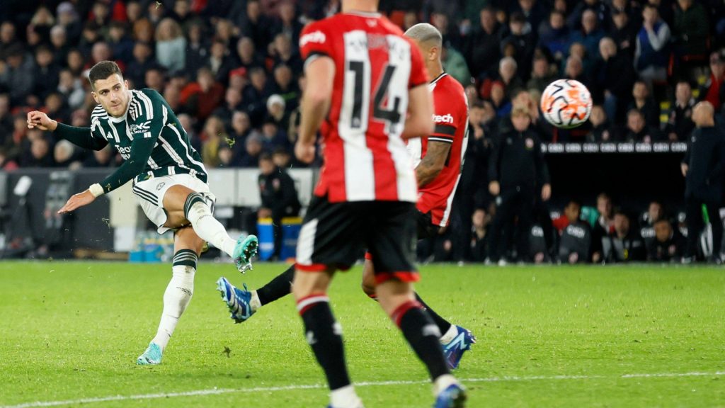 Man Utd miss another turning point while toiling against rock-bottom ...