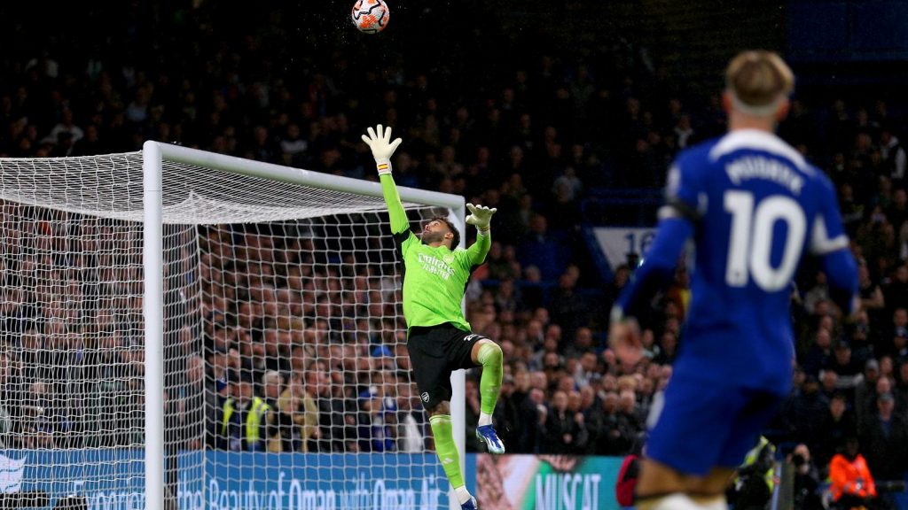 Ten Hag must 'do his job properly' like PL trio as Man Utd star 'loses ...