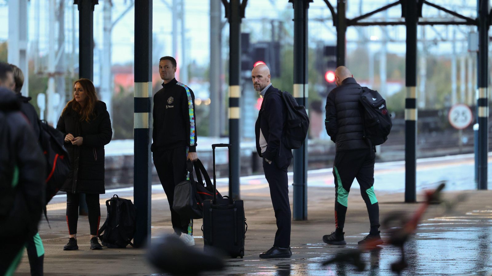 'Six Man Utd players' want Ten Hag sacked as 'fearful' boss told he'll ...