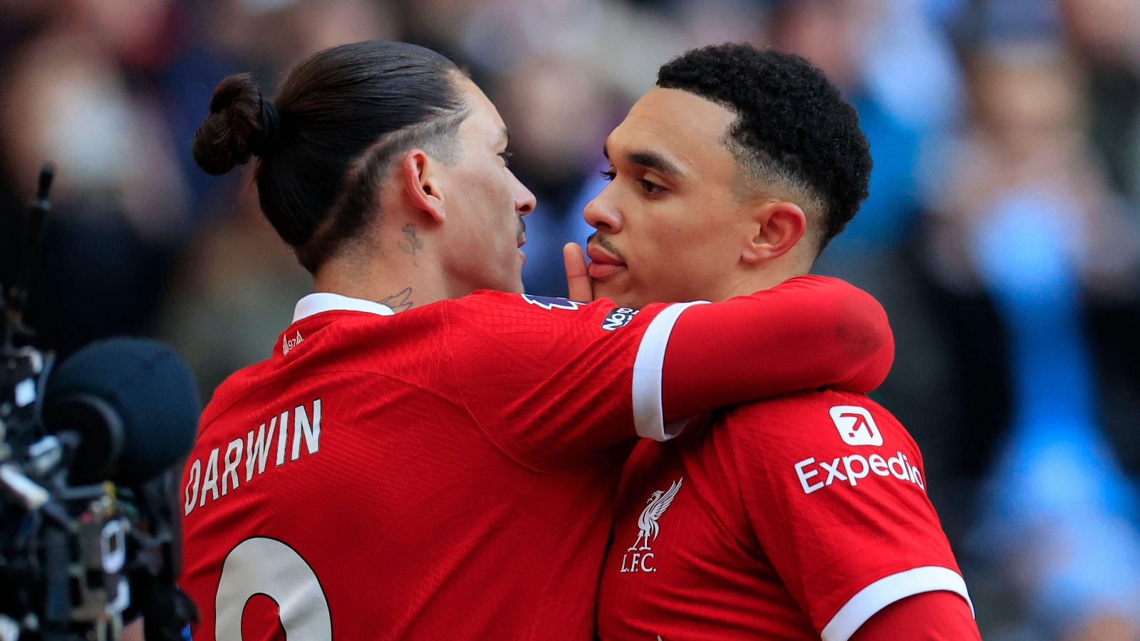 Newcastle star Dan Burn heaps praise on 'amazing' Liverpool player ...