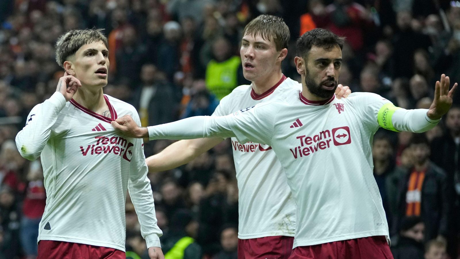 Man Utd duo causing team-mate 'massive issue' in Ten Hag's 'cobbled ...