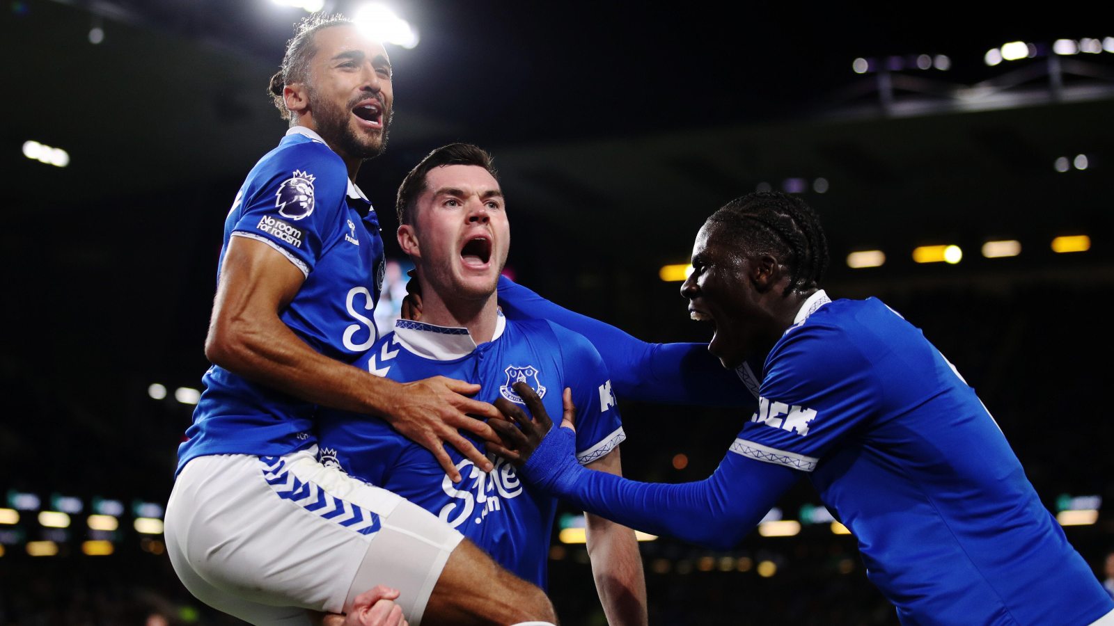 Man Utd 'salivating' over January transfer for 'ambidextrous' Arsenal target despite 'price ...