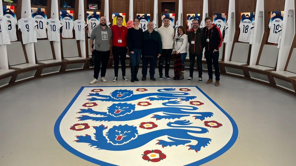 MAN v FAT Football players gather at Wembley as men-only weight-loss ...