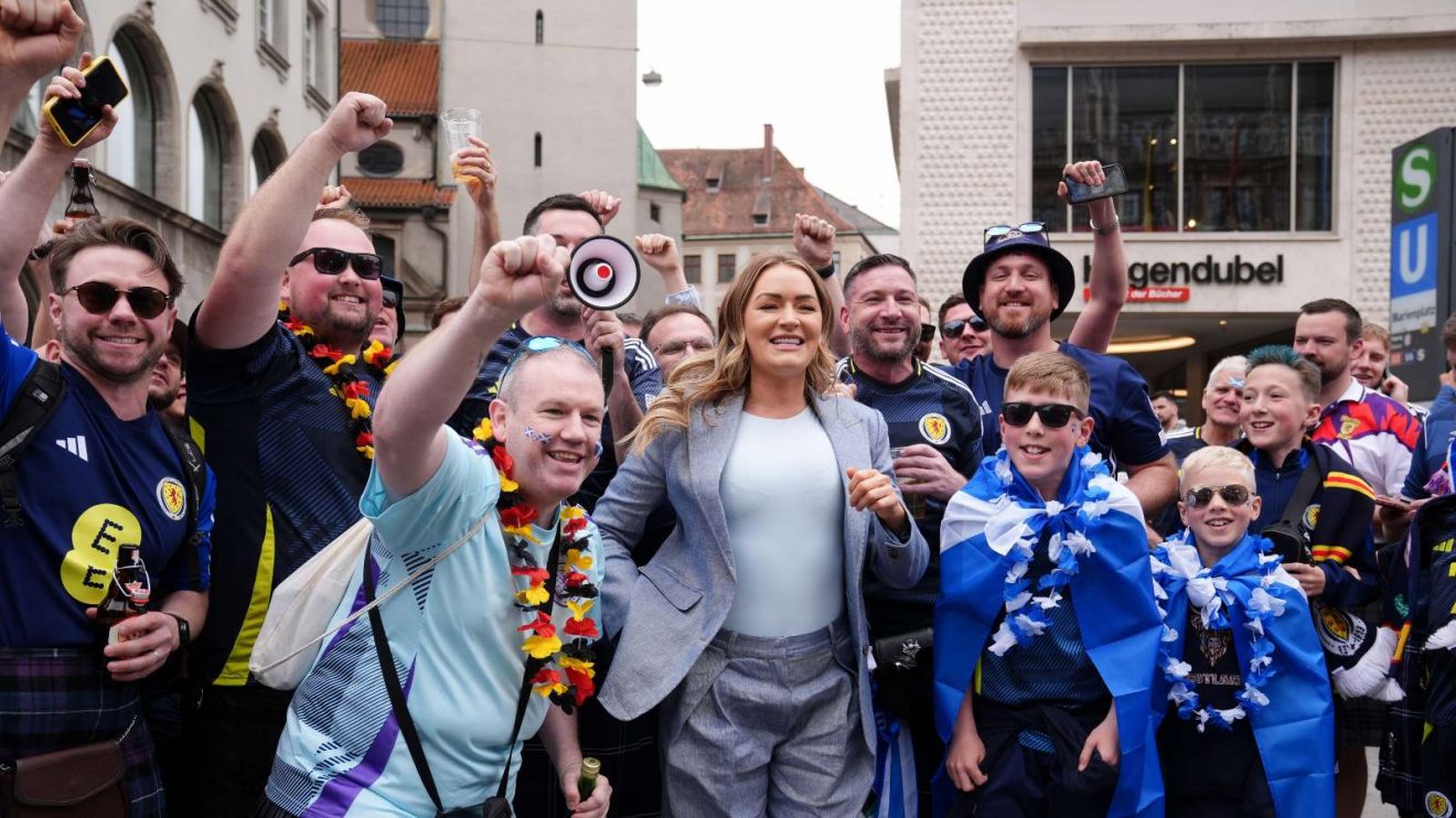Laura Woods 'substitution' makes headlines as Sun prays for wardrobe ...