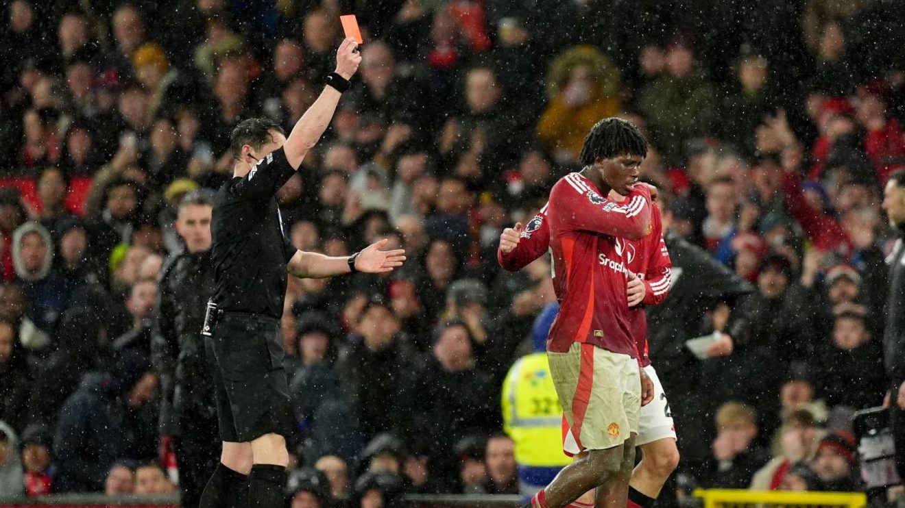 Man Utd pit of despair claims fresh victim but Red Devils show welcome ...